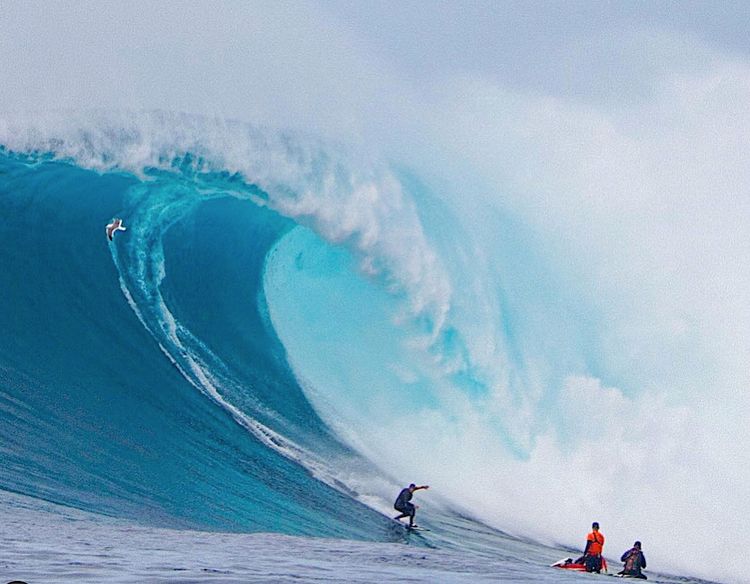 Justine Dupont, reine des vagues monstrueuses - PresseLib